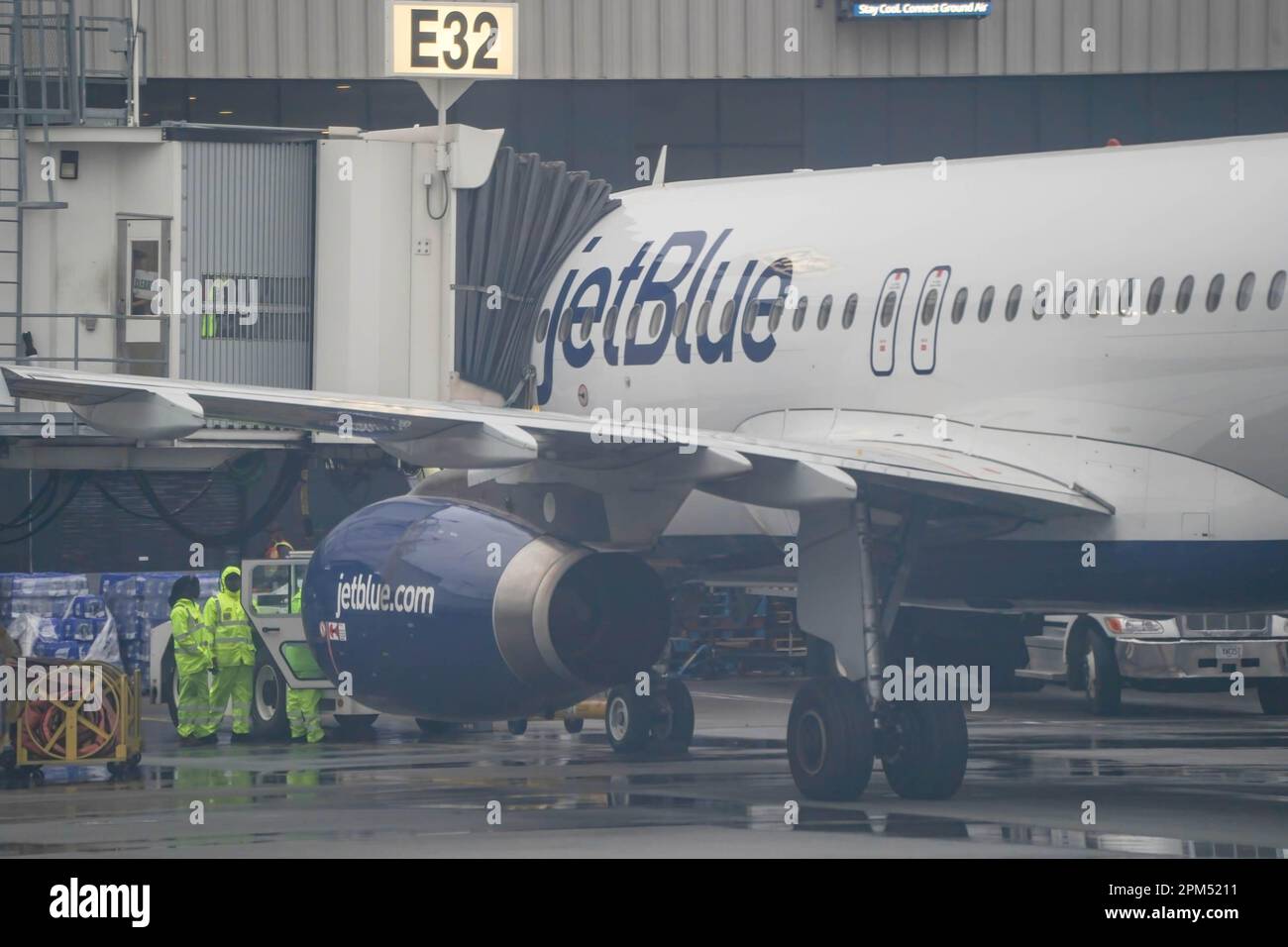 Atlanta, United States. 08th Apr, 2023. A JetBlue flight sits at a gate ...