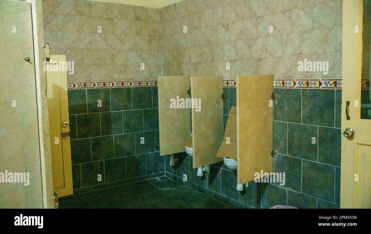 Urinals mens room hi-res stock photography and images - Alamy