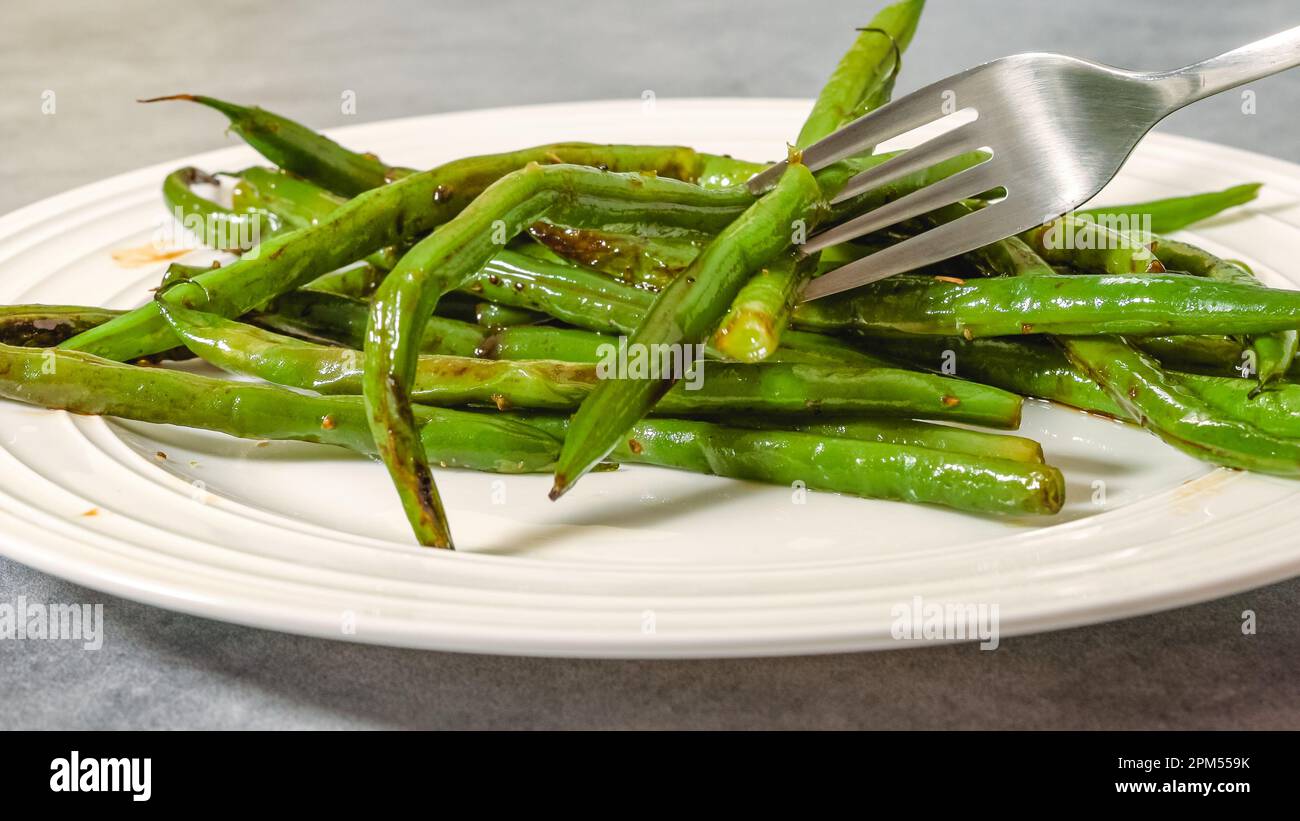 Pan fried French green beans (Haricots Verts) recipe. String beans ...