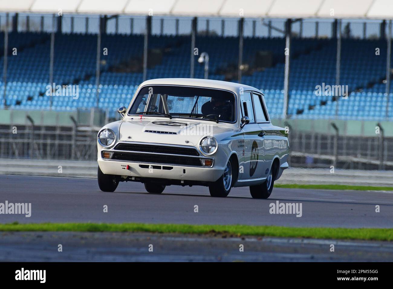 Niall McFadden, Ford Lotus Cortina, An hour of racing for a grid ...