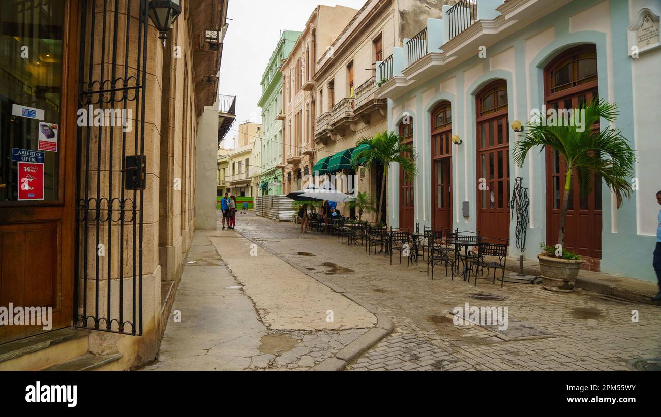 Havana neighborhood hi-res stock photography and images - Alamy