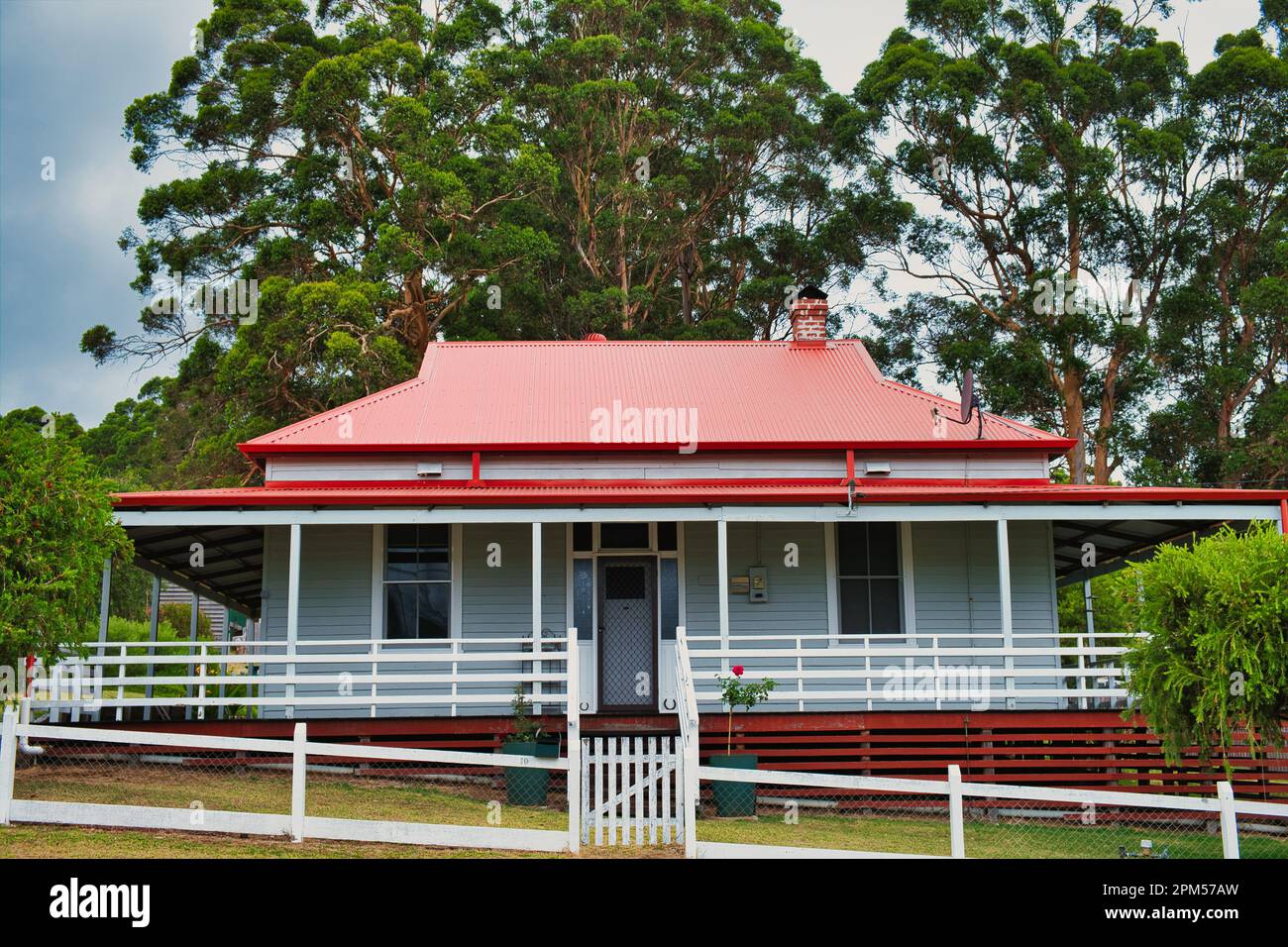 Australian architecture house veranda hi-res stock photography and ...