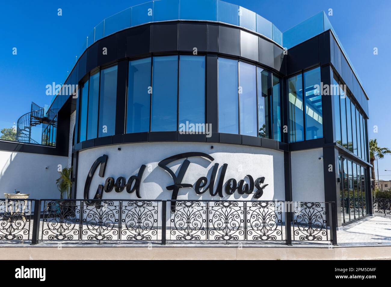The Good Fellows restaurant alludes to the mafia movie GoodFellas and ...
