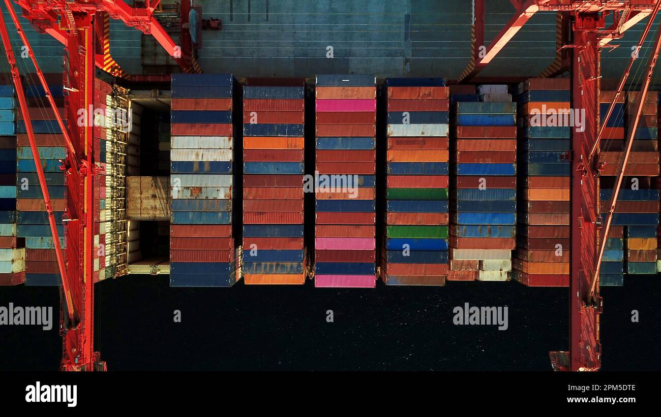 Container crains hi-res stock photography and images - Alamy