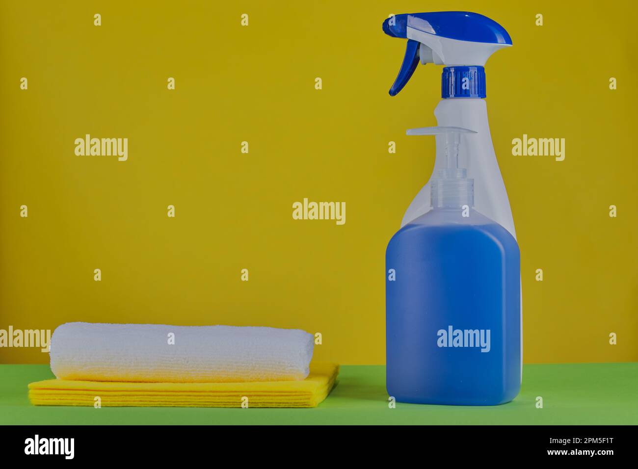 Cleaning spray bottle products hi-res stock photography and images - Alamy