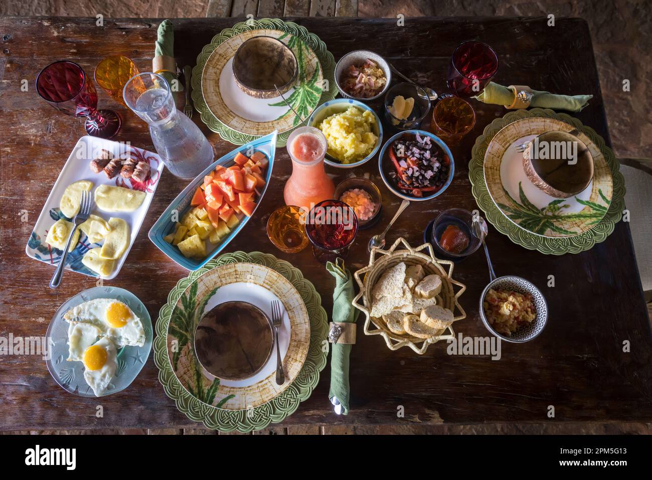 Overhead table hi-res stock photography and images - Alamy