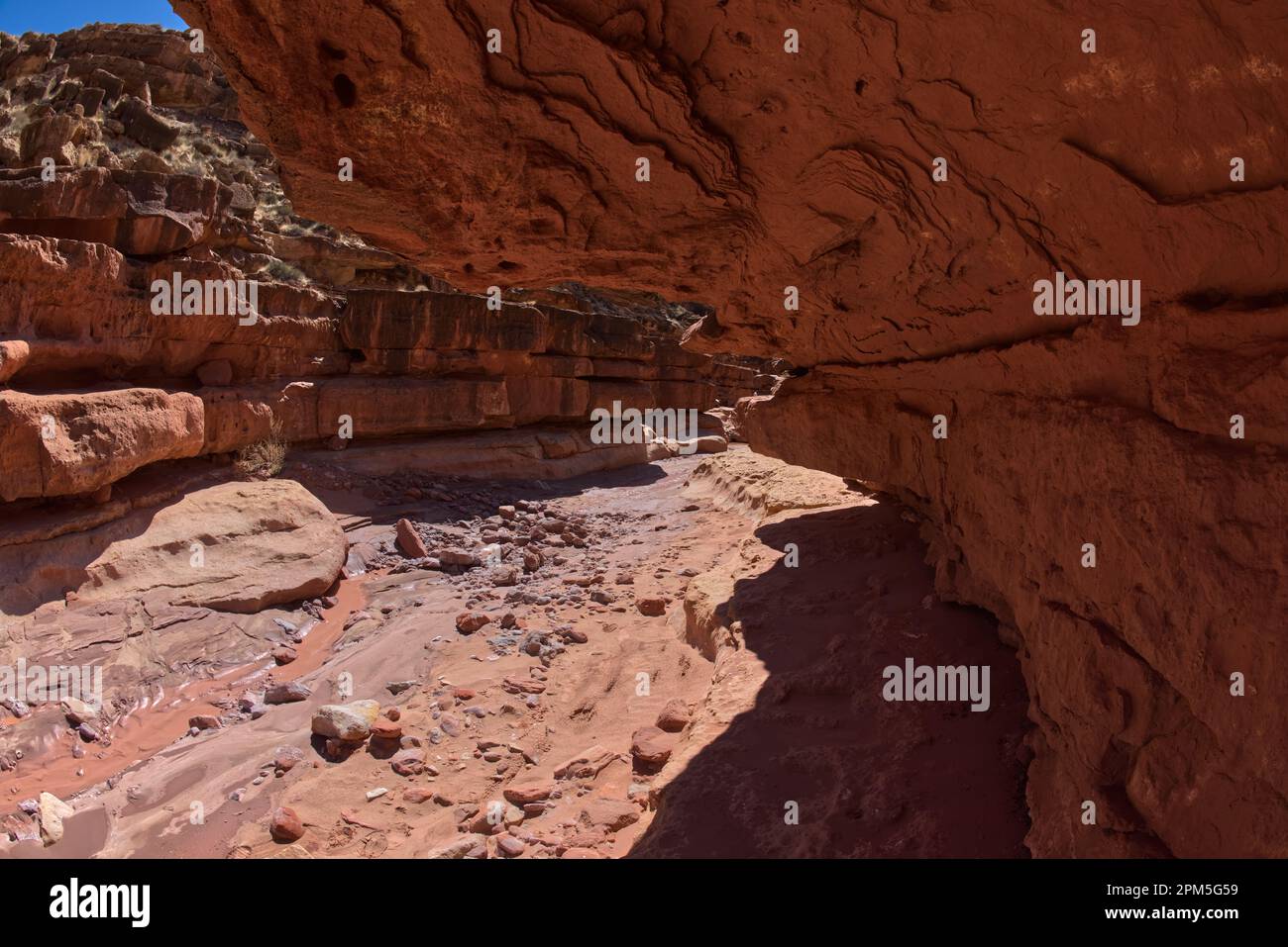 Erosion cliff overhang hi-res stock photography and images - Alamy