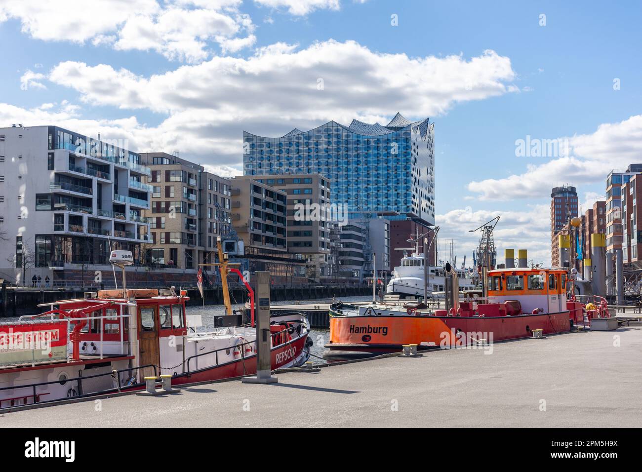 Elbe Philharmonic Hall from Sandtor Harbour, HalfenCity Quarter ...