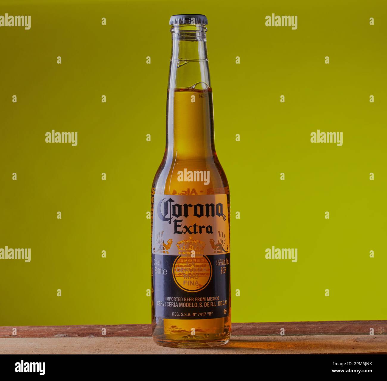 Corona beer logo hi-res stock photography and images - Alamy