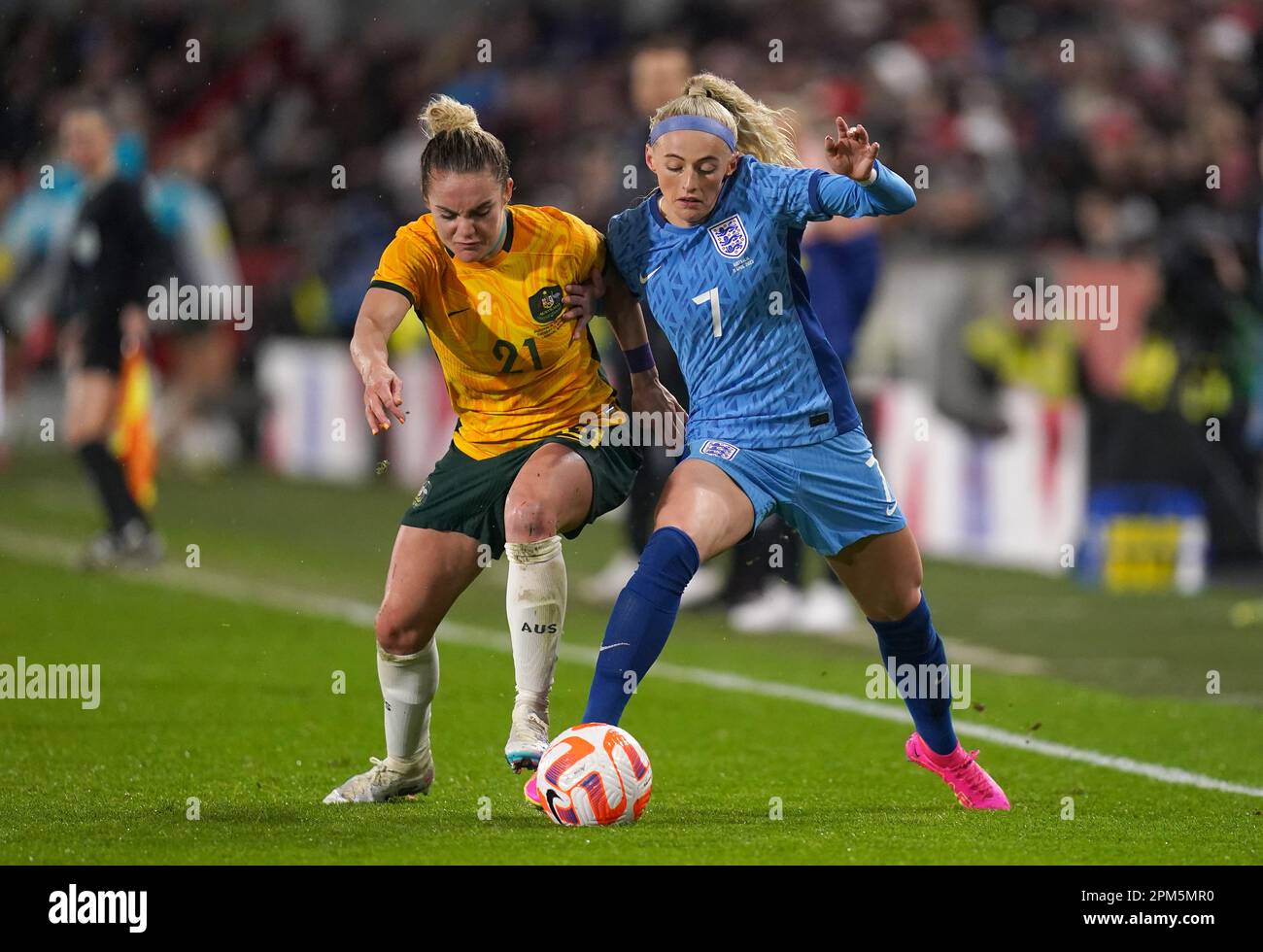 Australia's Ellie Carpenter (left) and England's Chloe Kelly battle for ...