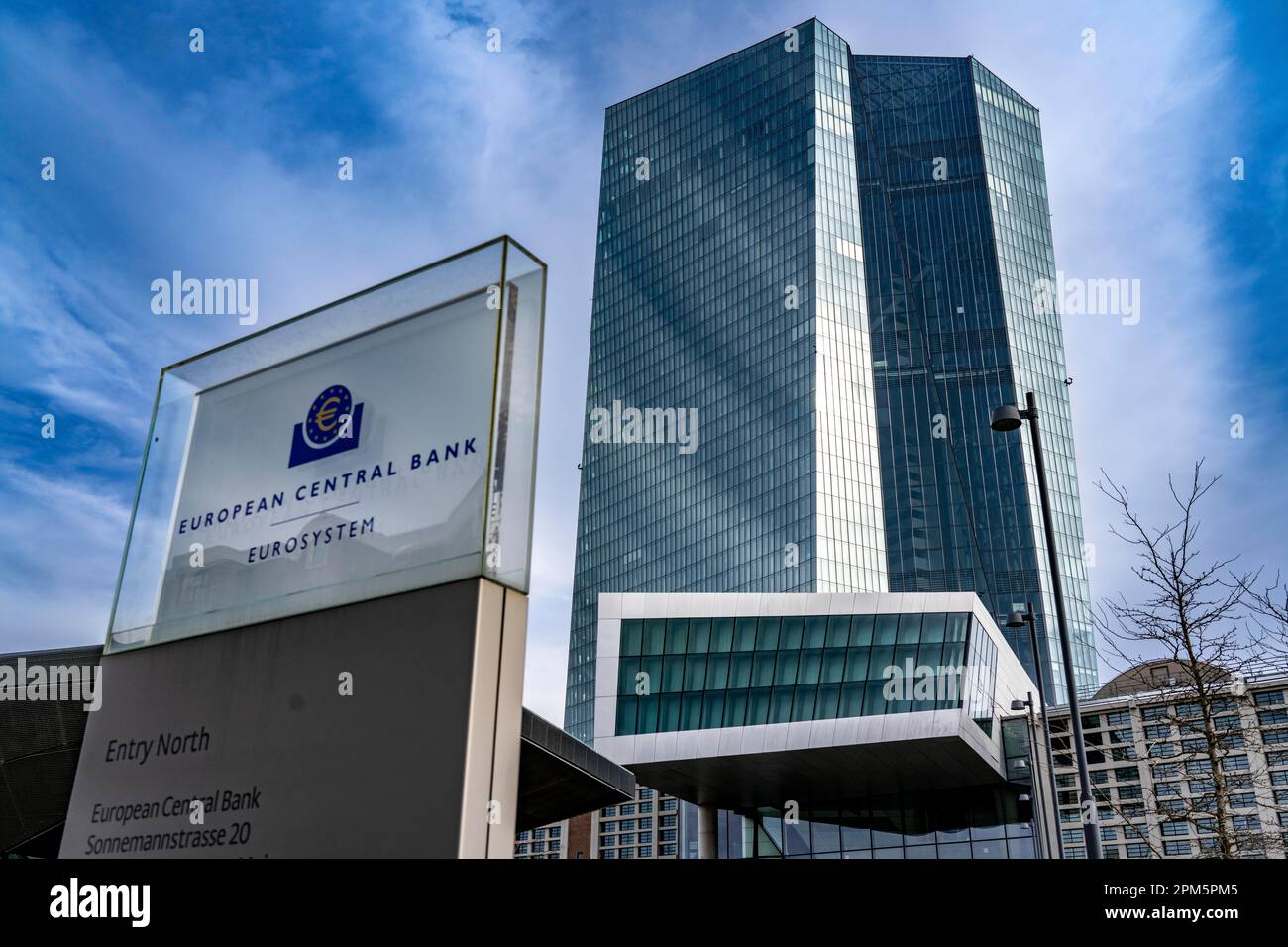 European Central Bank Building, ECB, in Frankfurt am Main, skyline ...