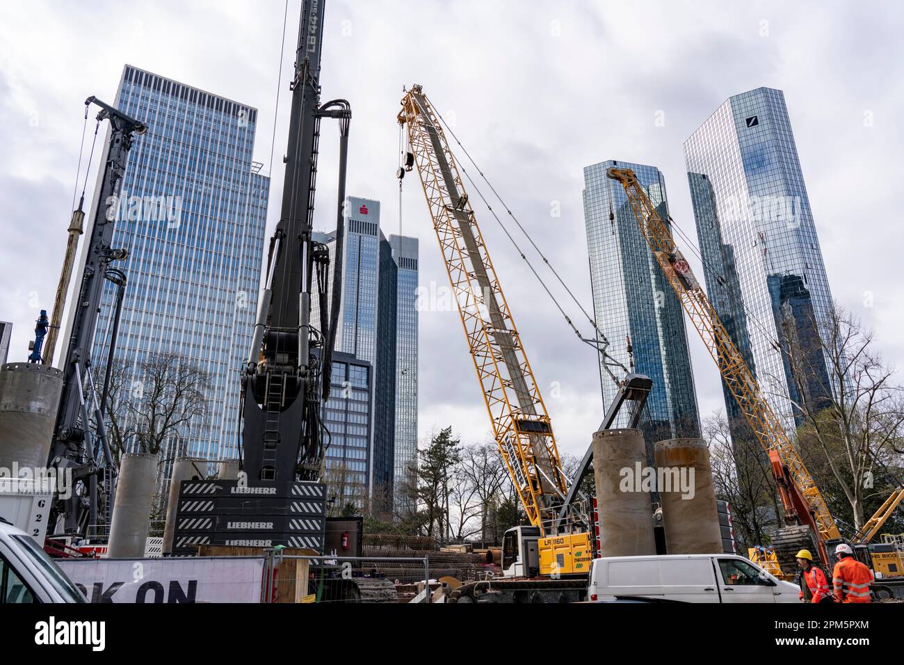 Construction site of the Central Business Tower on Neue Mainzer Straße ...