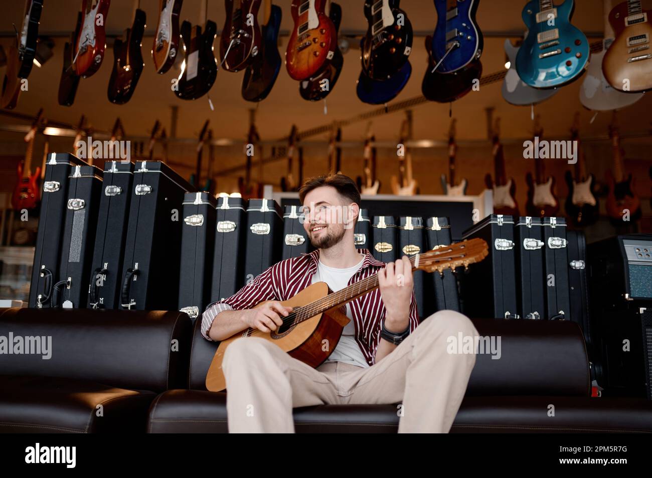 Smiling electric guitar store player hi-res stock photography and ...