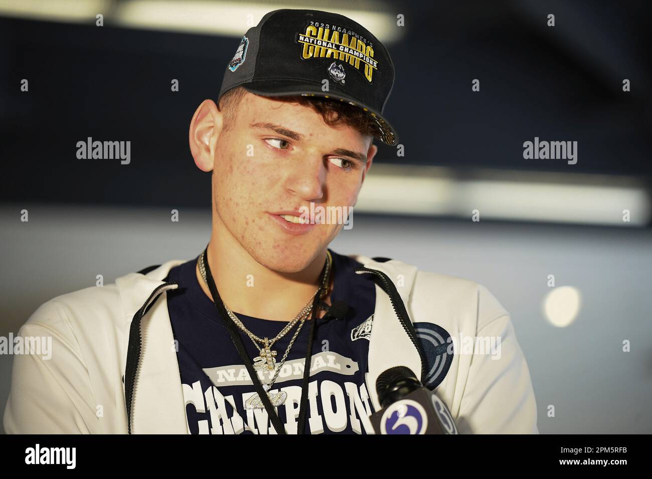 HARTFORD, CT - APRIL 08: UConn Huskies center Donovan Clingan (32) is ...