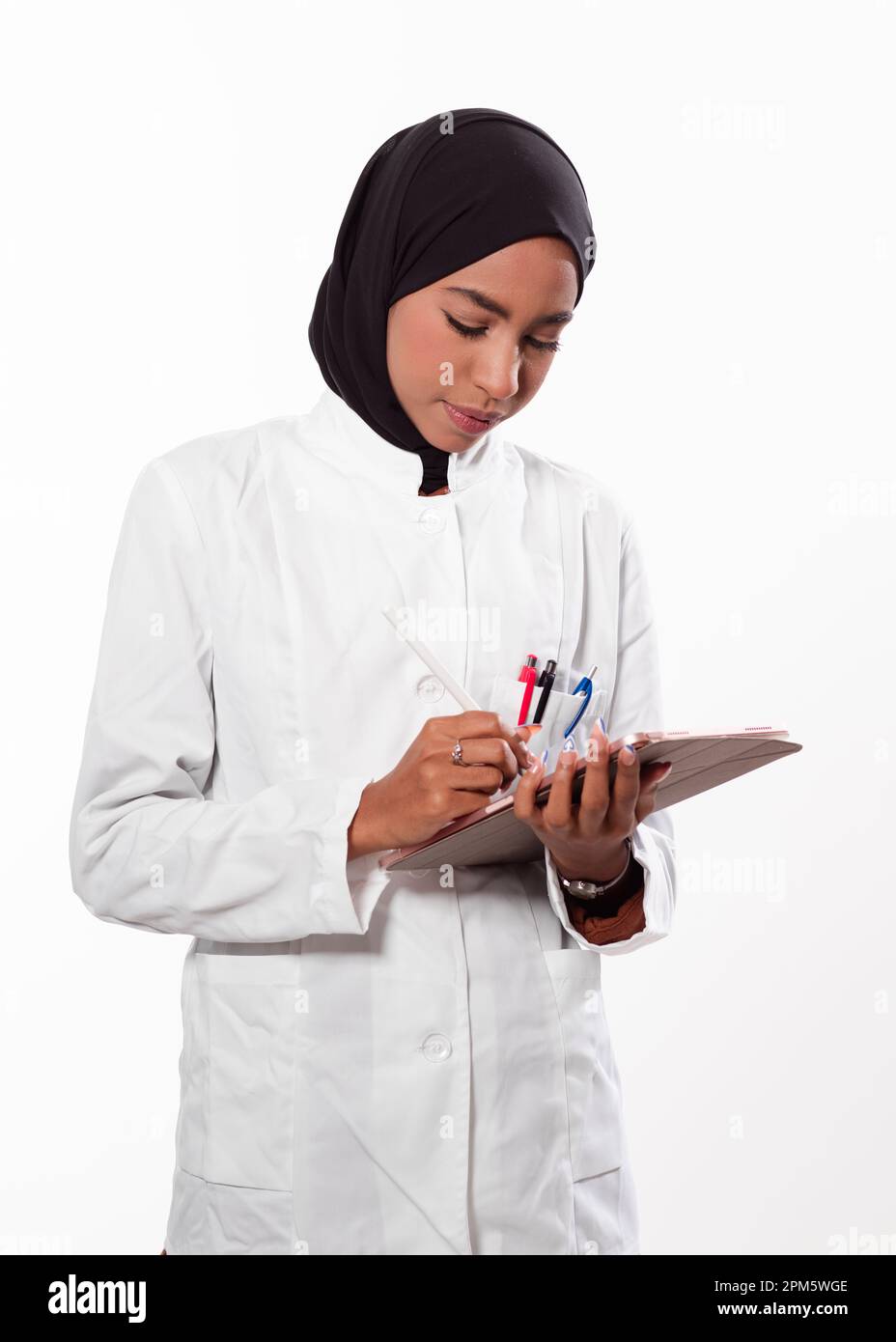 Portrait of muslim female nurse. Authentic Confident Middle Eastern ...