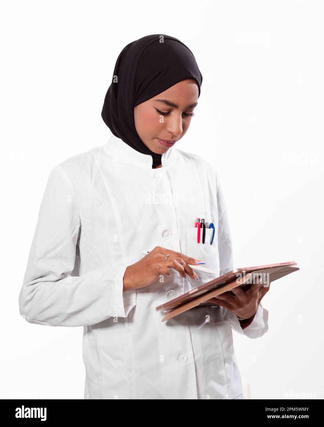 Portrait of muslim female nurse. Authentic Confident Middle Eastern ...