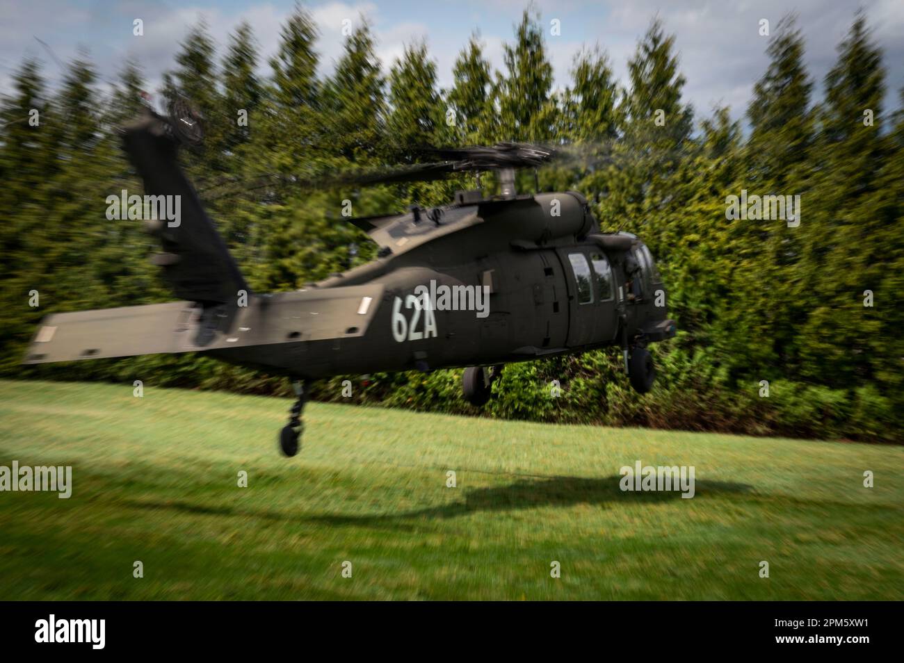 A UH-60M Black Hawk helicopter belonging to the U.S. Army Aviation ...