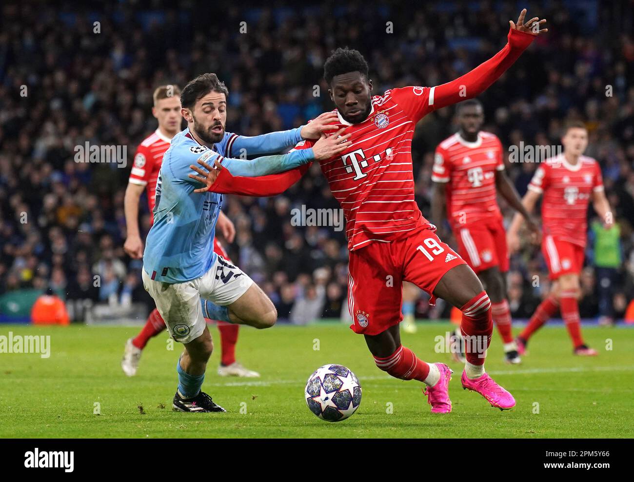Manchester City's Bernardo Silva (left) and Bayern Munich's Alphonso ...
