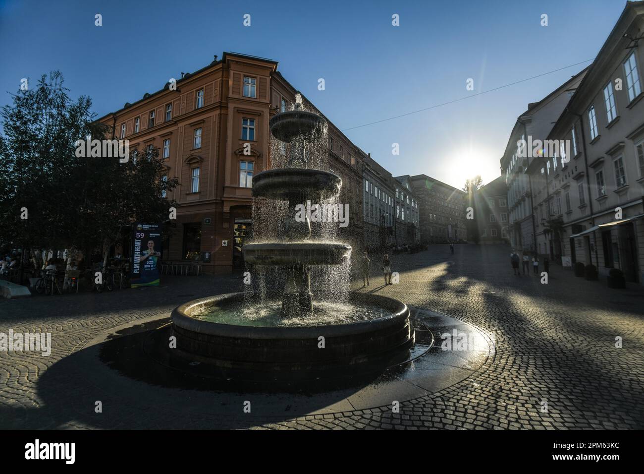 New downtown square hi-res stock photography and images - Alamy