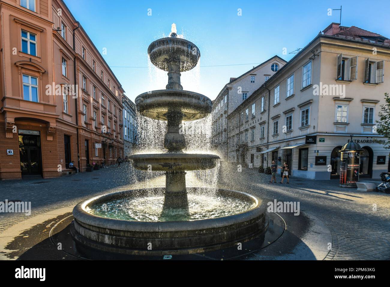 New downtown square hi-res stock photography and images - Alamy