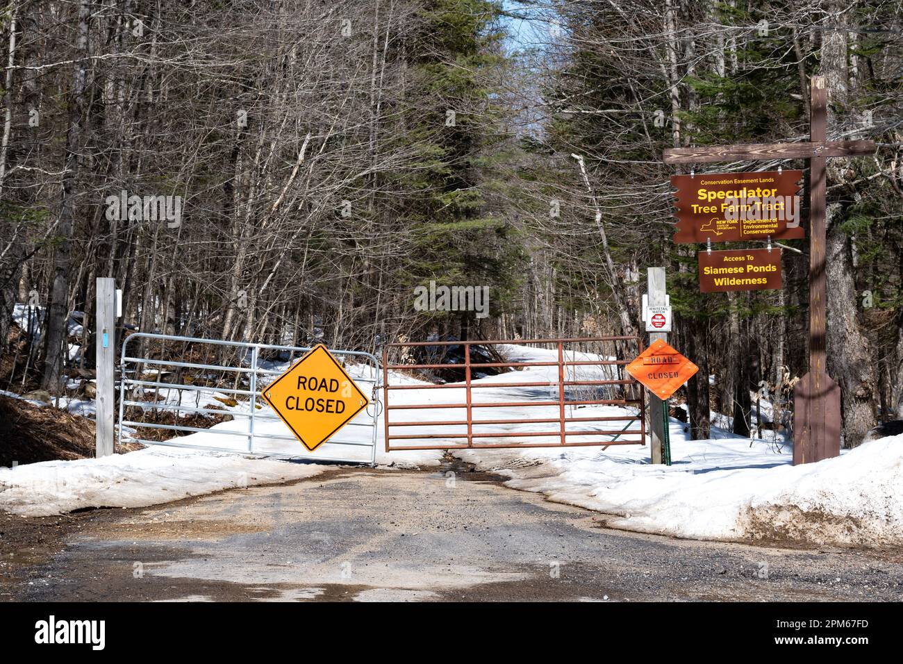 New forest road signs hi-res stock photography and images - Alamy