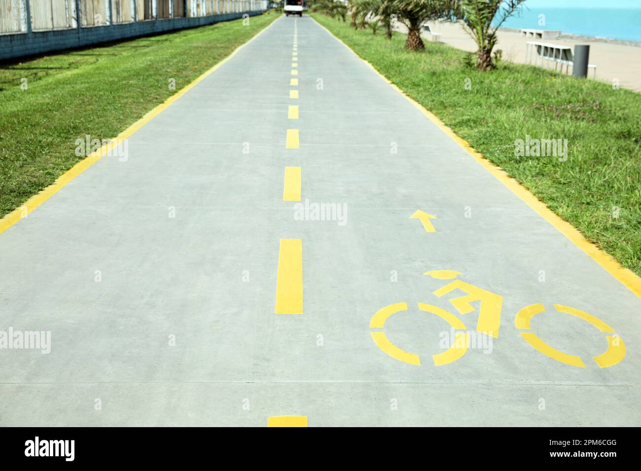 Bike lane with painted yellow bicycle sign and arrow Stock Photo - Alamy