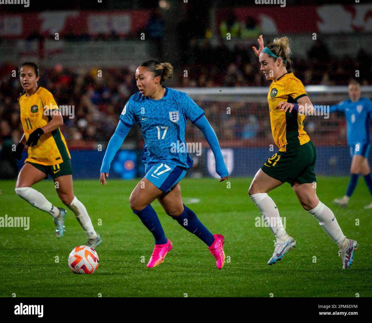 Gtech community stadium brentford fc hi-res stock photography and ...