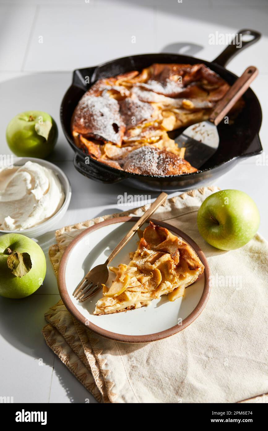 German apple pancake hi-res stock photography and images - Alamy