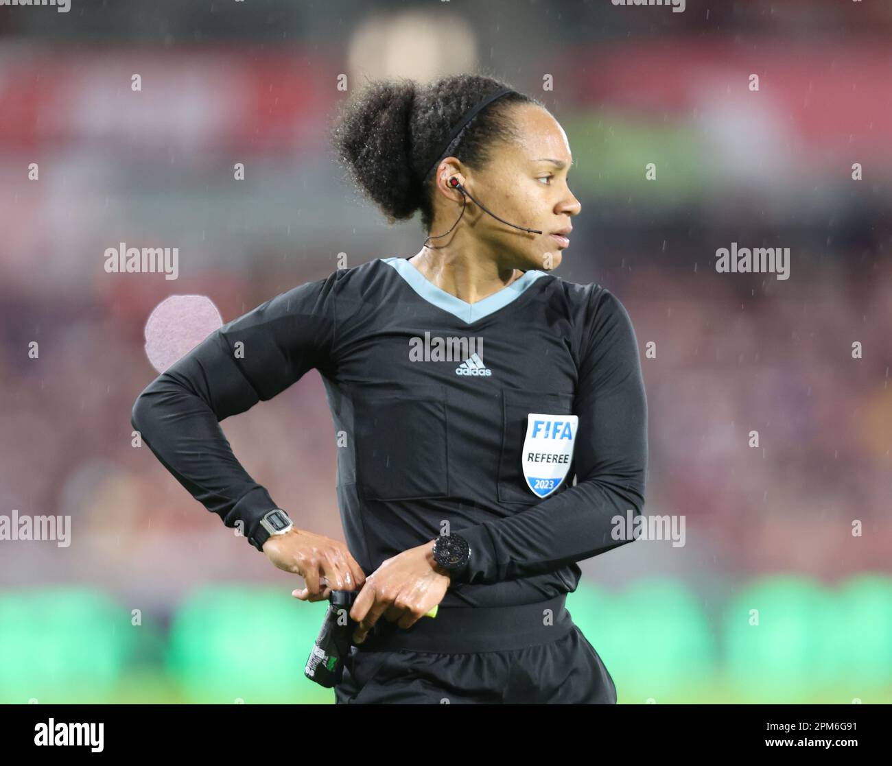 Womens international referee hi-res stock photography and images - Alamy