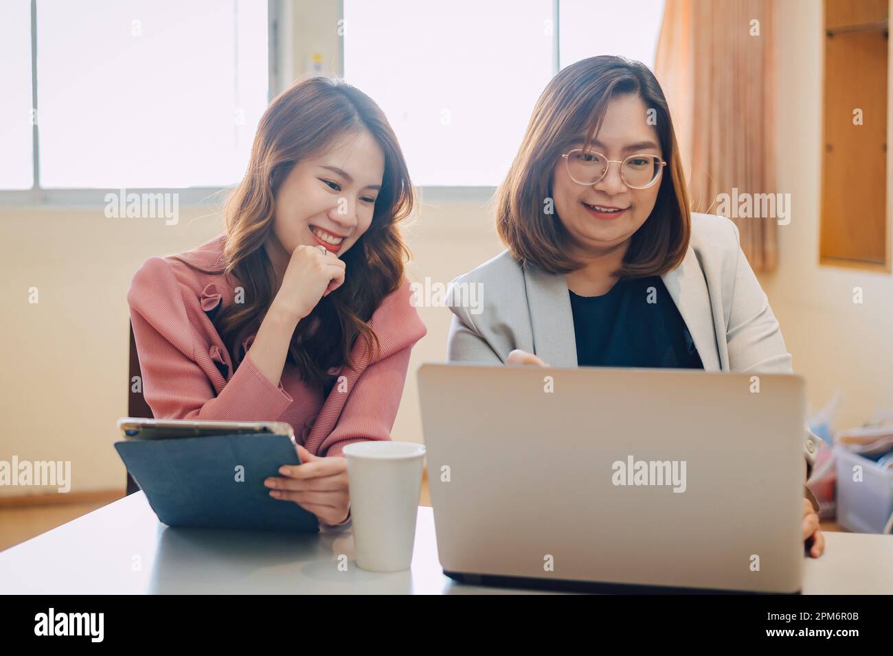 Businesswoman consult analyzing company financial cash flow result ...