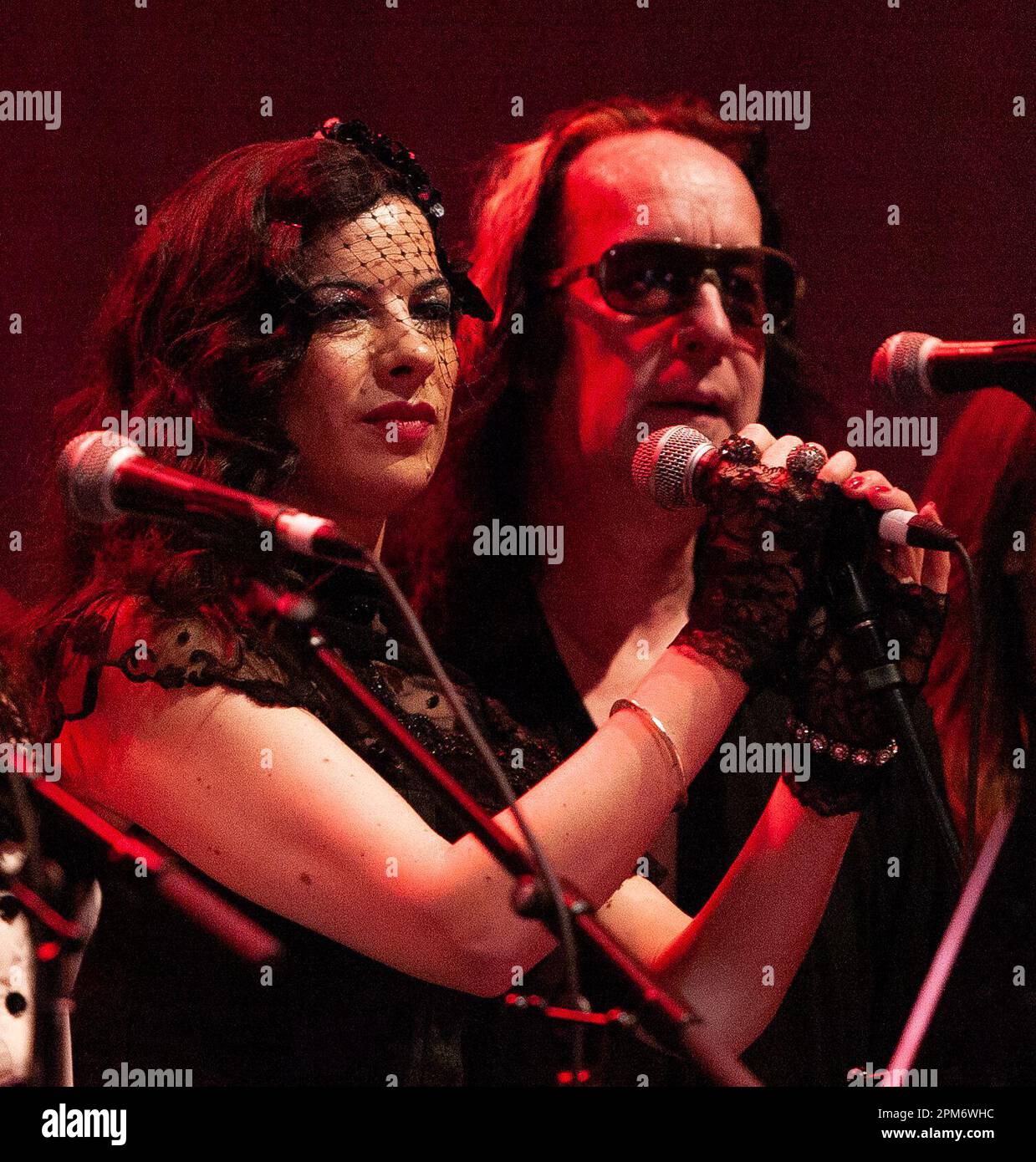 Camille O'Sullivan and Todd Rundgren performing at the 2010 Sydney ...
