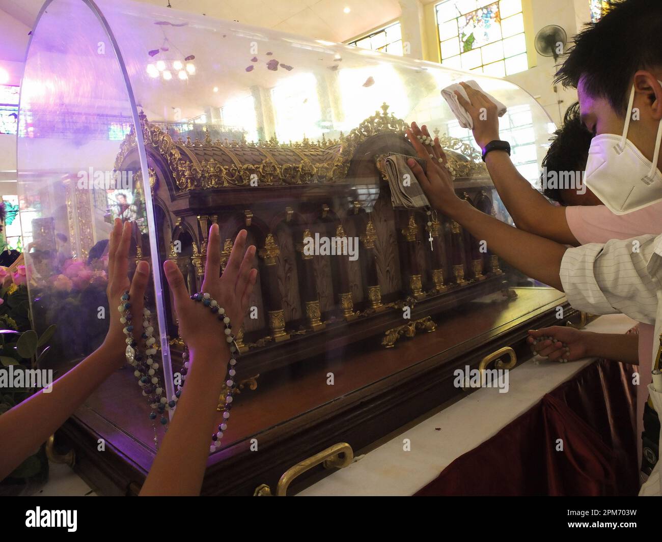 Glass containment hi-res stock photography and images - Alamy