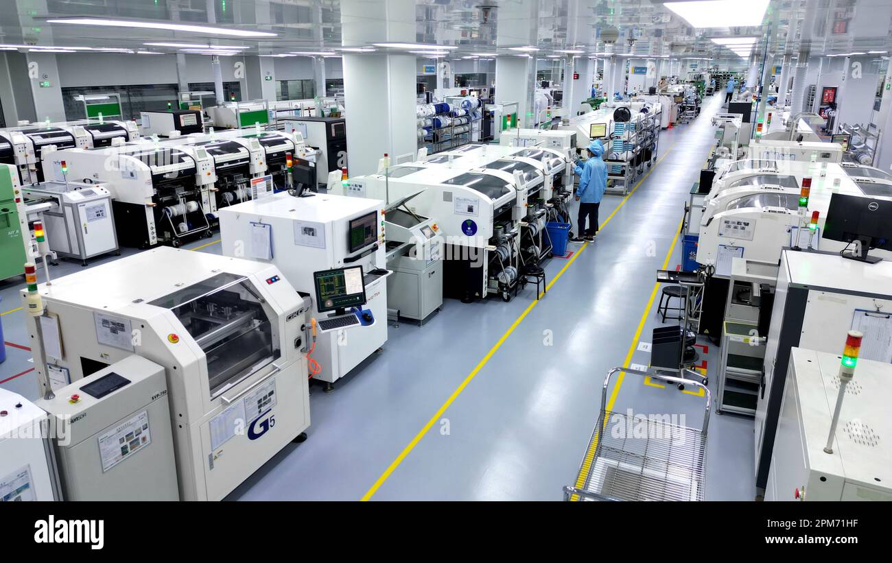 Smt line hi-res stock photography and images - Alamy