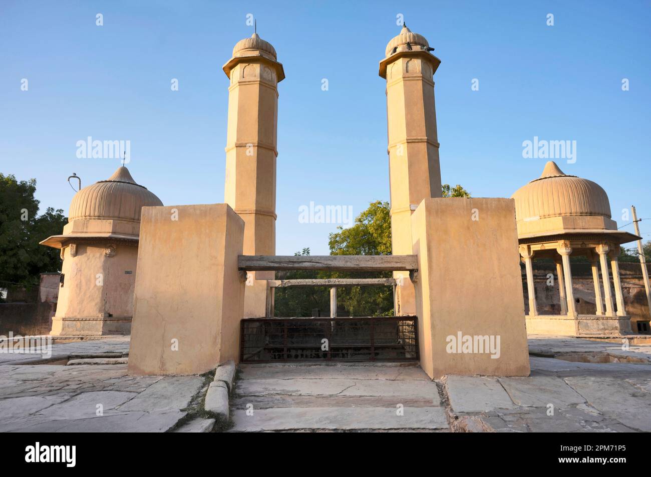 Old water well, near Seth Harmukhrai Sanehiram Chokhani Double Haveli ...