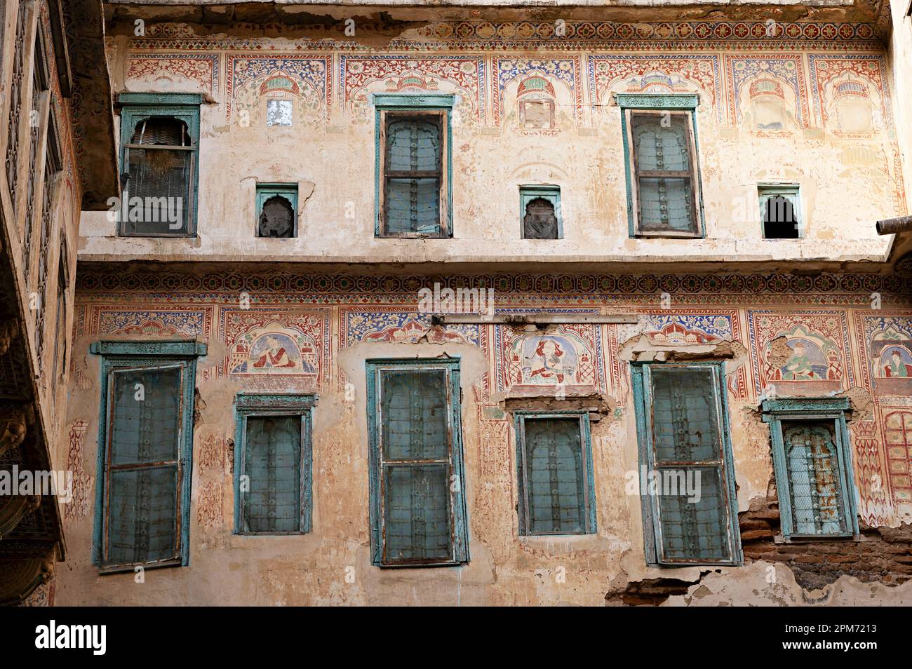 1100 Khidkiyon Ki Haveli, owned by Babulal Surana, located in Churu ...