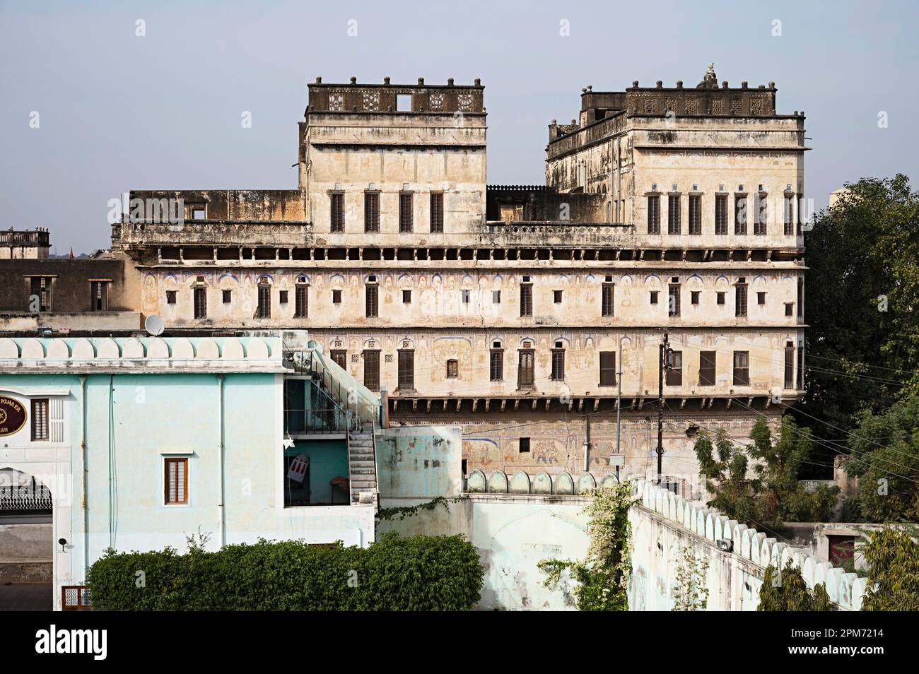 Old building and entrance gate of Malji Ka Kamra, a century-old ...