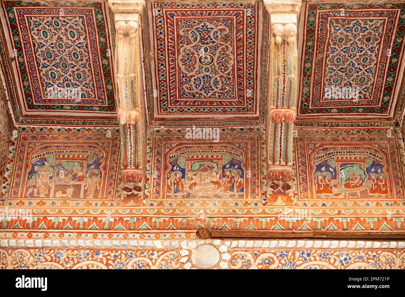 Colourful paintings on the inner wall of 1100 Khidkiyon Ki Haveli ...