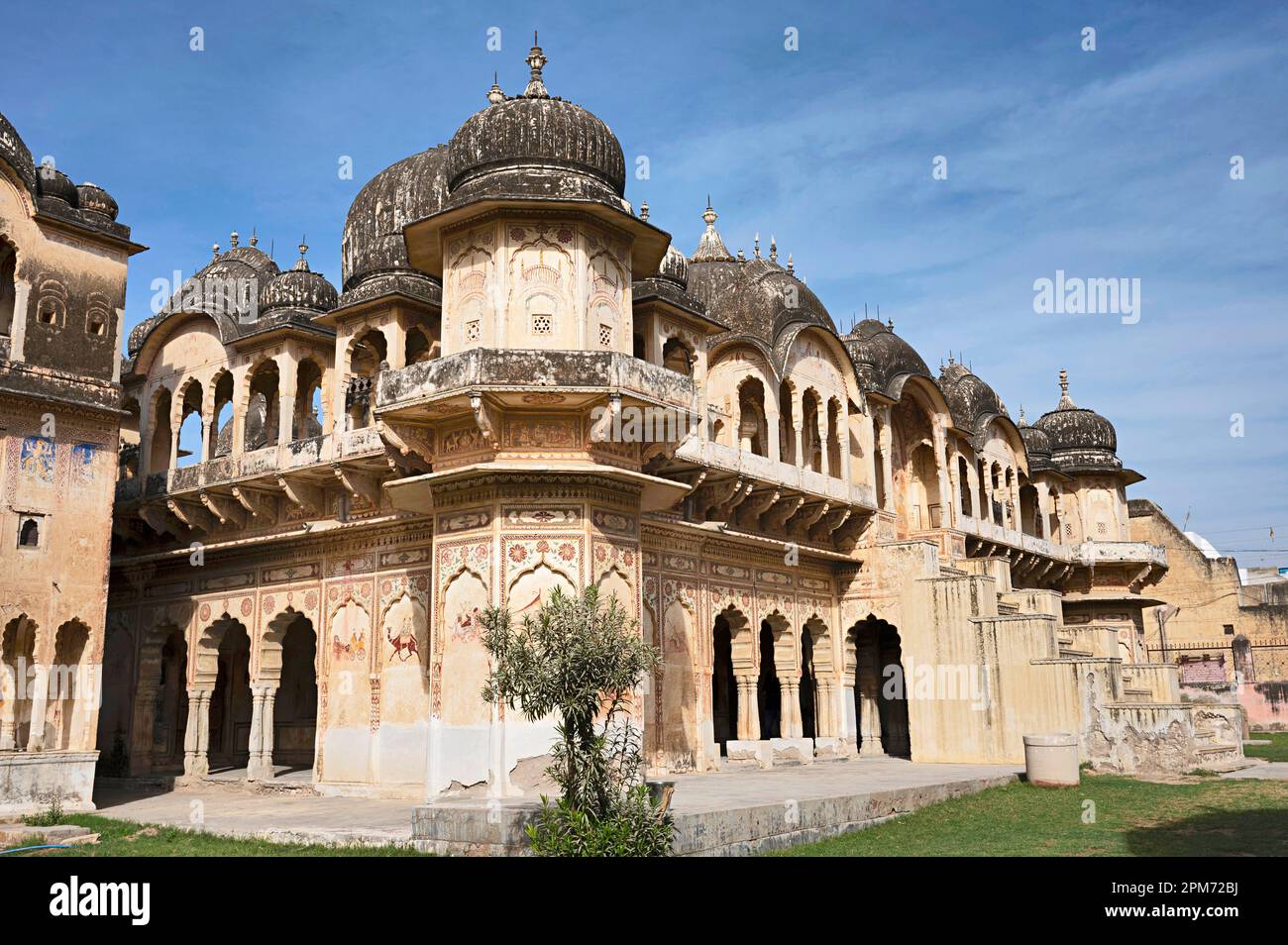 Exteriors of an old chhatri (cenotaph), Seth Anantram Podar and family ...