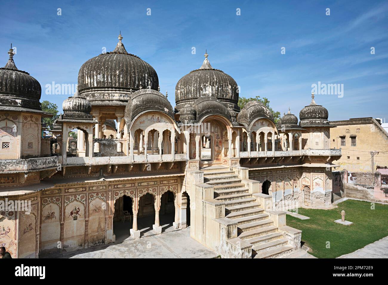 Exteriors of an old chhatri (cenotaph), Seth Anantram Podar and family ...