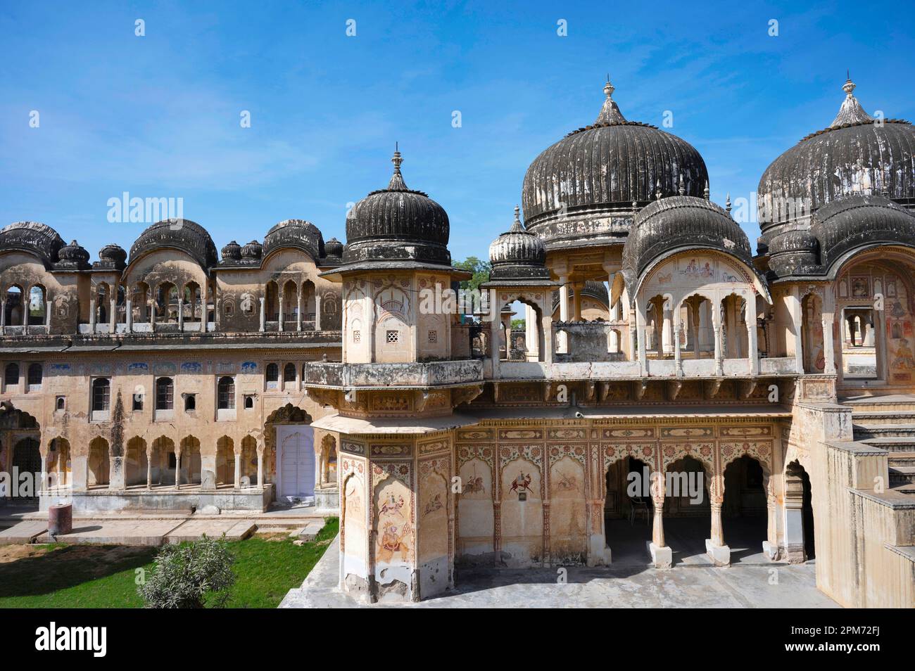 Seth anantram podar and family ki smarak rupi chhatri hi-res stock ...