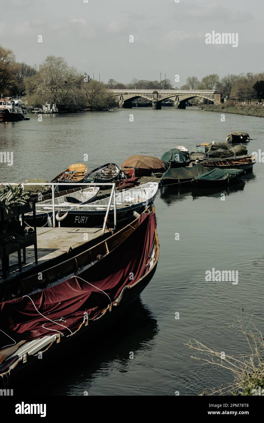 Richmond thames walkway hi-res stock photography and images - Alamy