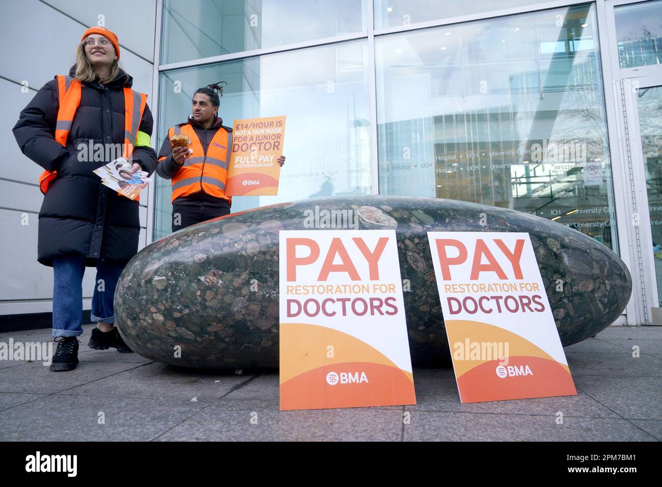 Striking NHS junior doctors on the picket line outside the University ...