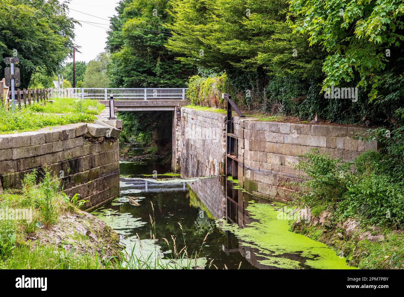Disused canal lock hi-res stock photography and images - Alamy