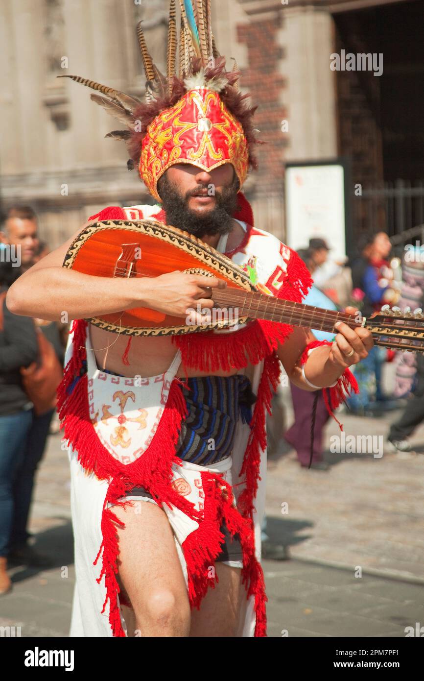 Traditional indigenous dress hi-res stock photography and images - Alamy