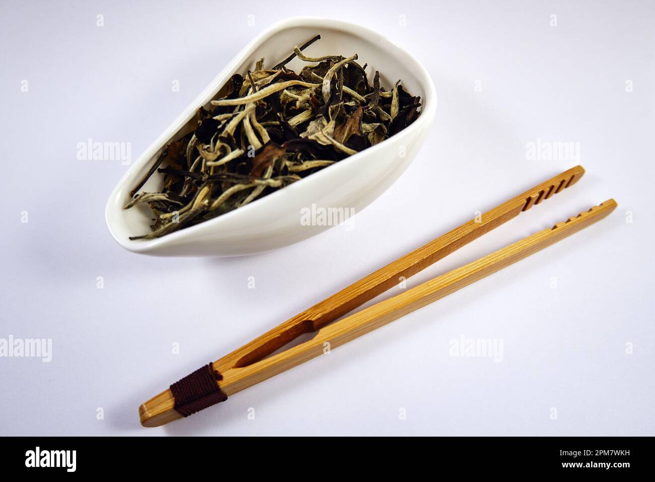 Chinese tongs hi-res stock photography and images - Alamy