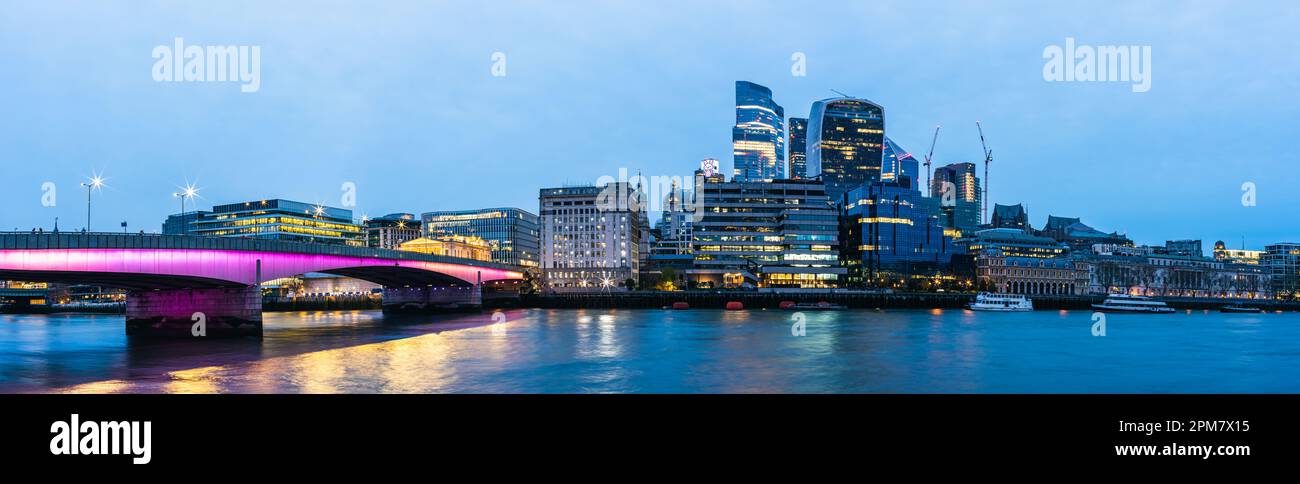 Night in London, London Bridge over River Thames, London, England Stock ...