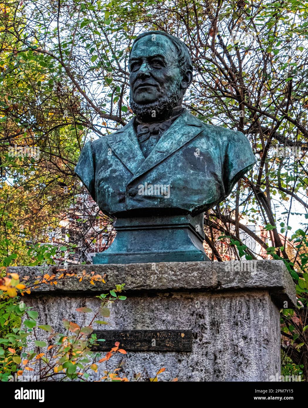 Prof. Dr. Schwartz Monument, Bronze sculpture, Memorial stone in ...