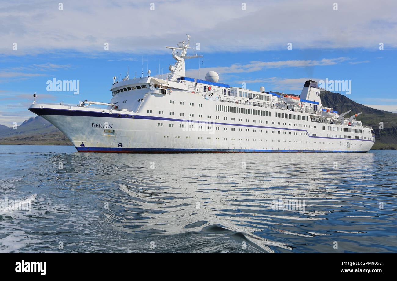 Cruise ship BERLIN - 2025: Superyacht BERLIN OCEANIS floating casino ...