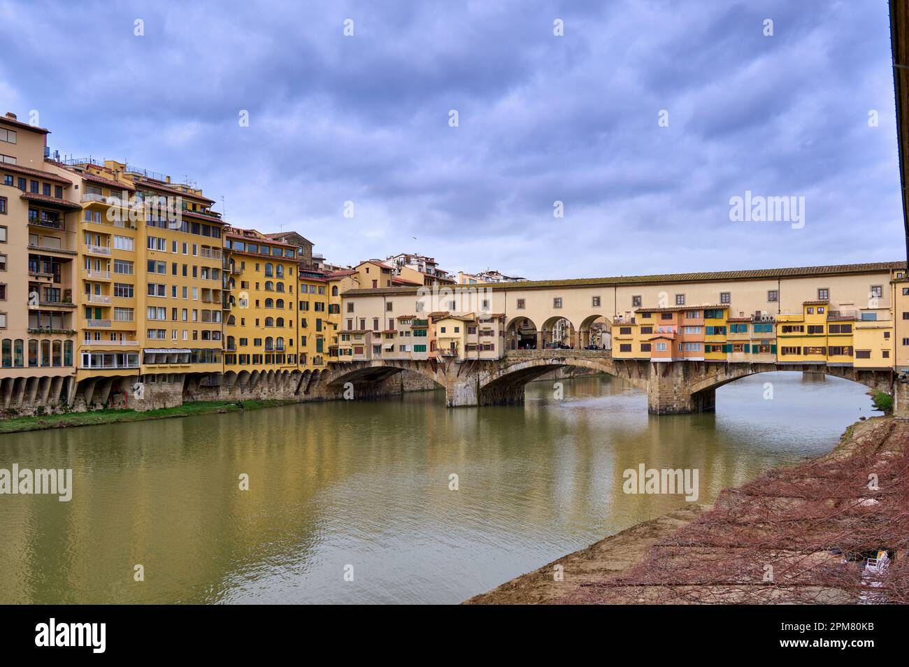 medieval brigde Ponte Vecchio over Arno river, Florence, Tuscany, Italy ...