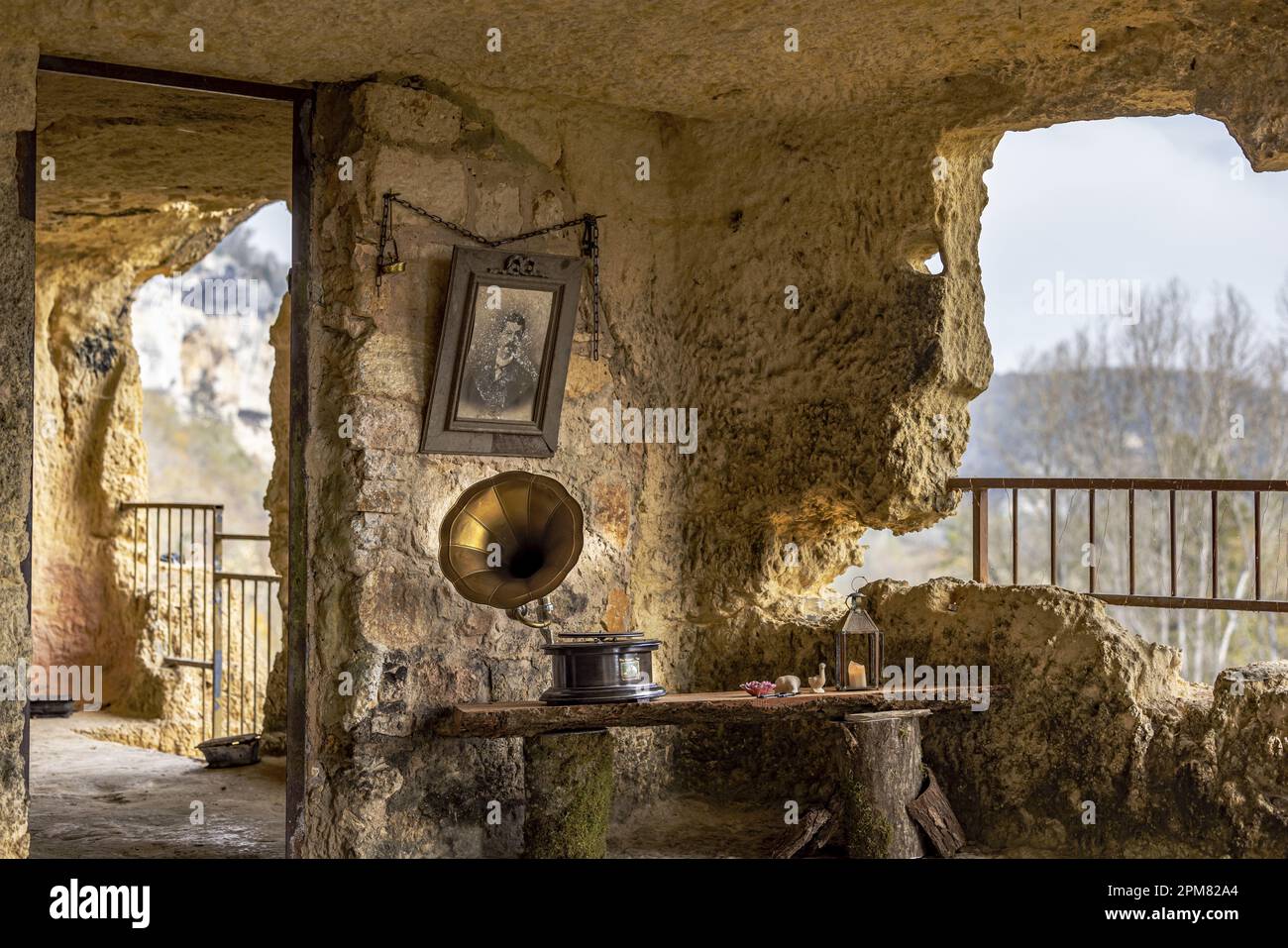 France, Dordogne, Black Perigord, Les Eyzies-de-Tayac, Fort du Roc de ...